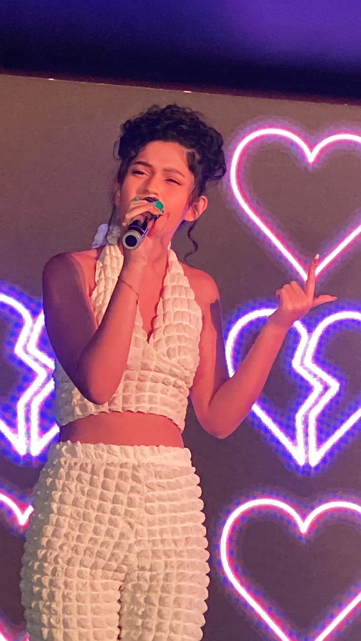 SHIRA TWEG Sings With a Hopeful Heart in “Pag-Ibig” – The Chikkaness