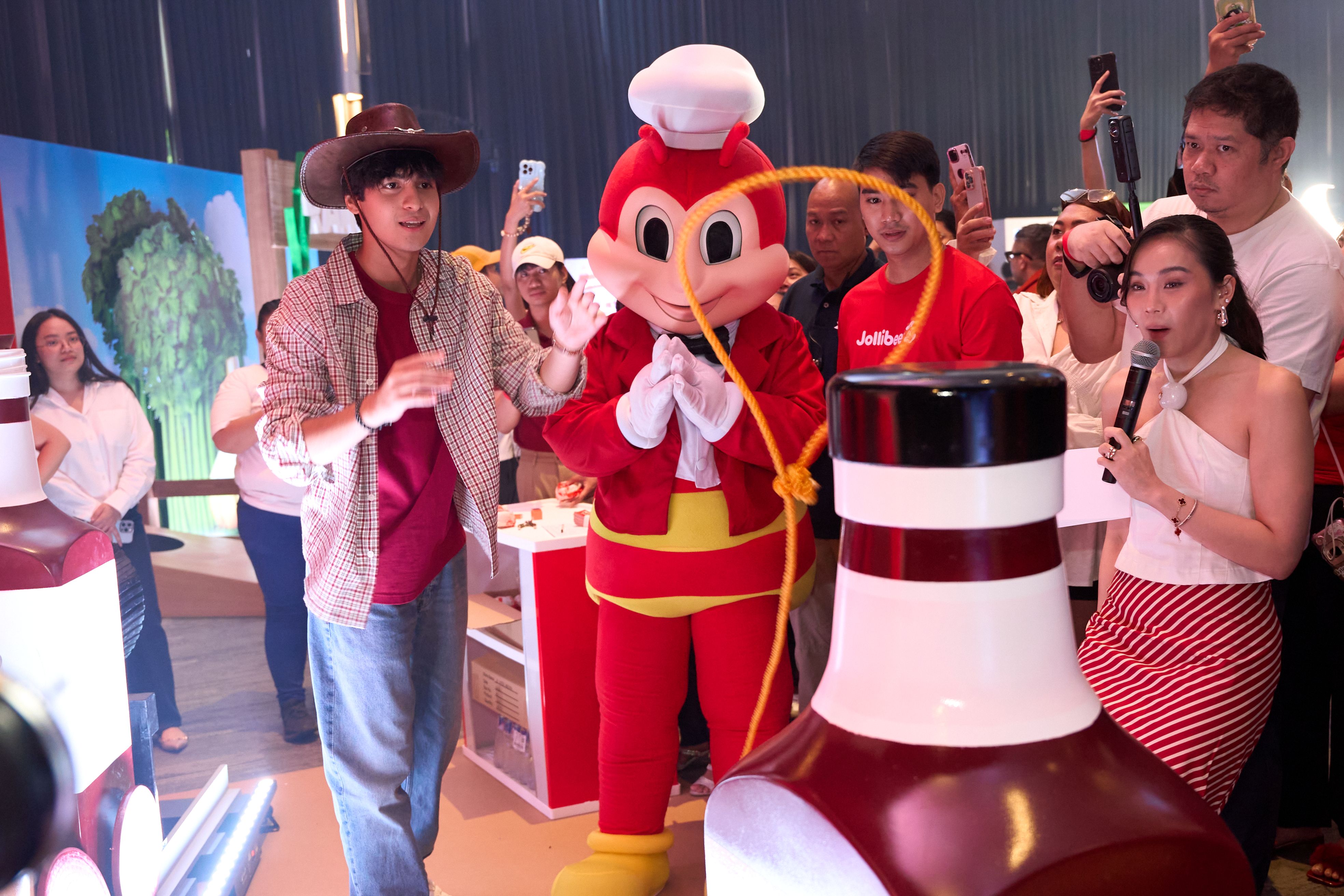 Spice Up Your Taste Buds: Jollibee Unveils New Crunchy Chicken ...
