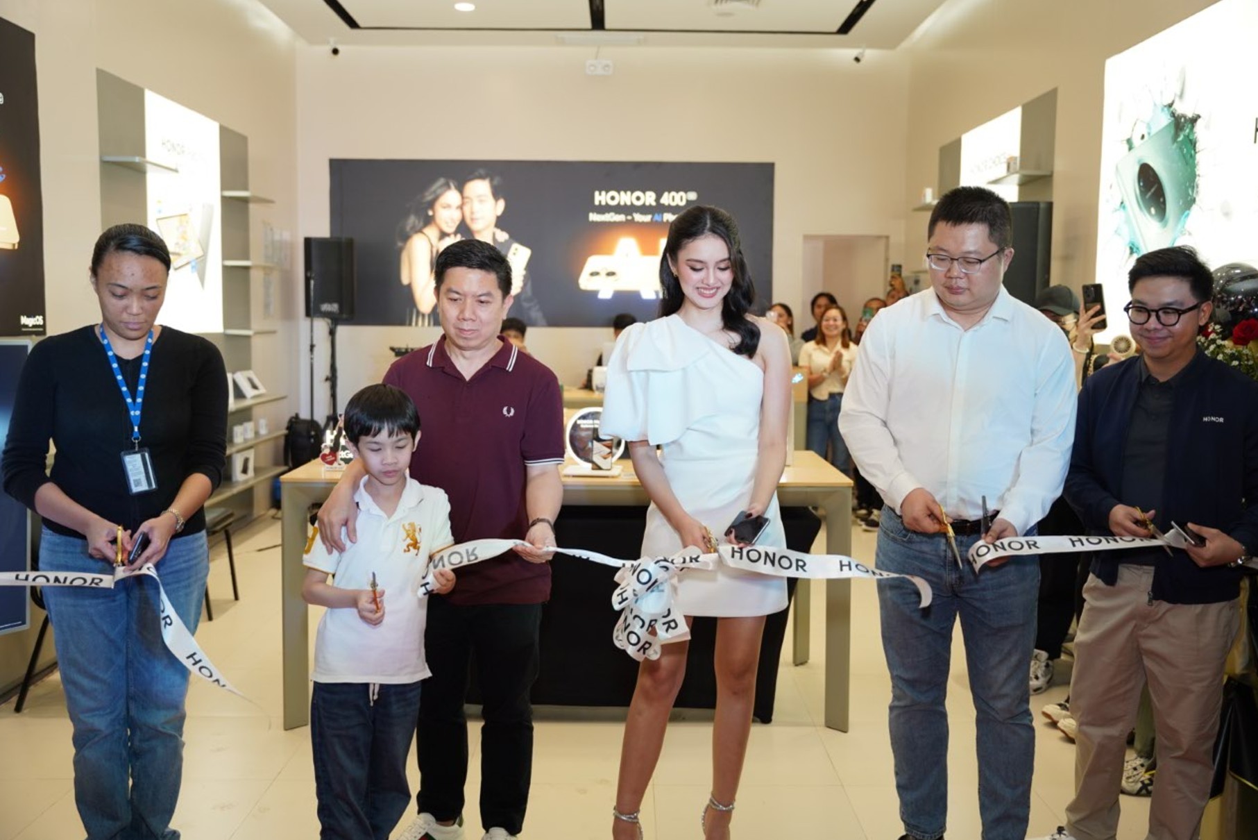 MADAYAW, DAVAO! HONOR Just Made a Huge Move in the King City of the ...